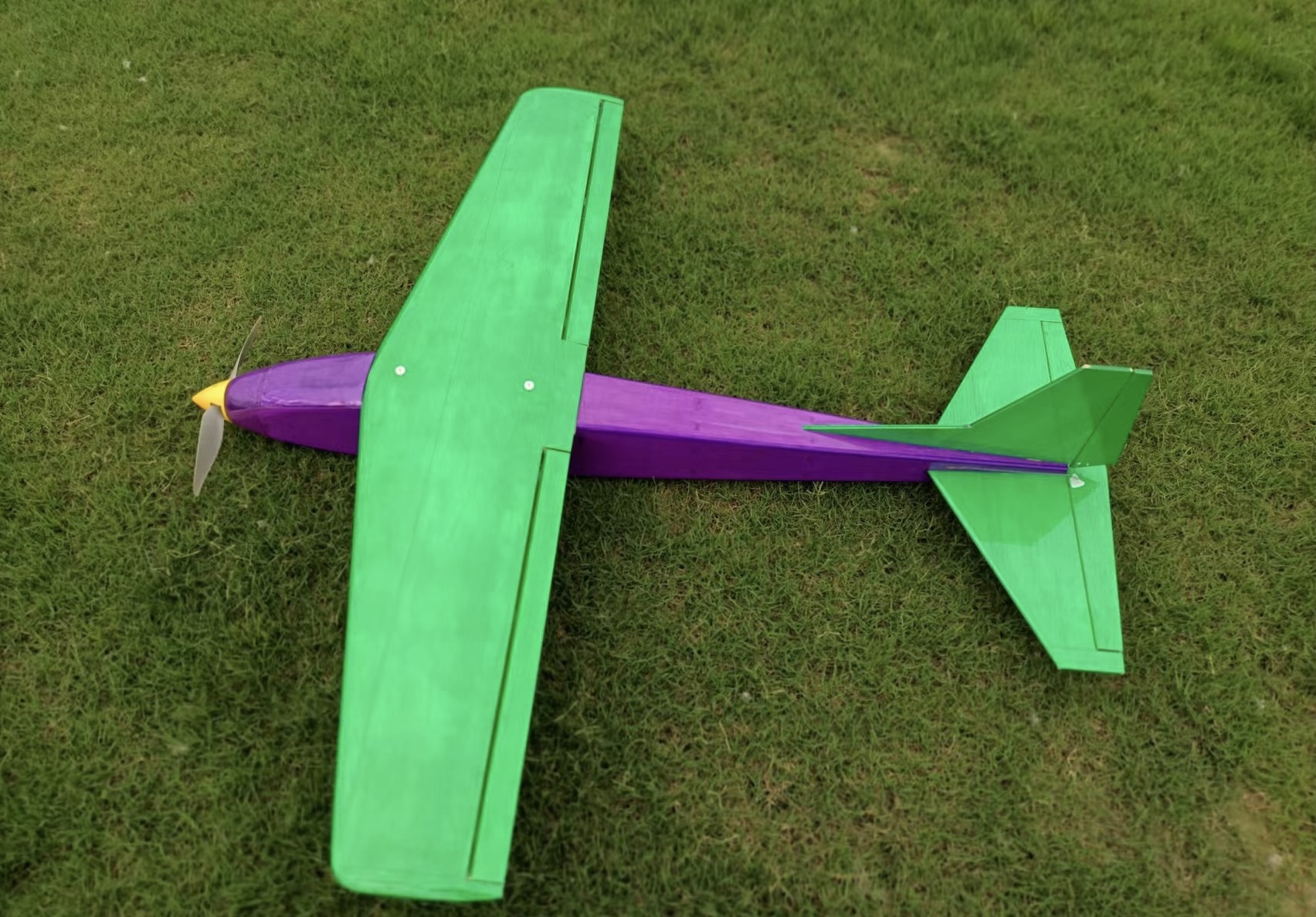 RedwingRC High Quality Gas and Electric Planes, Quad Copters, and Jets