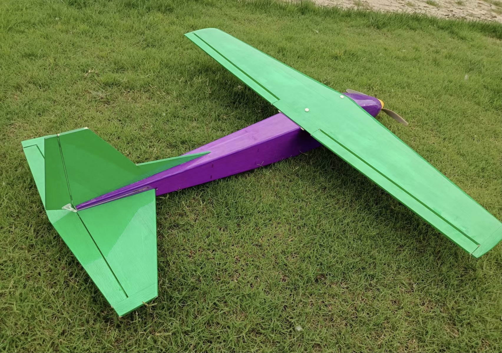 RedwingRC High Quality Gas and Electric Planes, Quad Copters, and Jets
